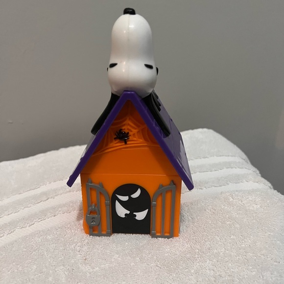 Peanuts | Holiday | New Vintage Peanuts Halloween Dog House Snoopy ...